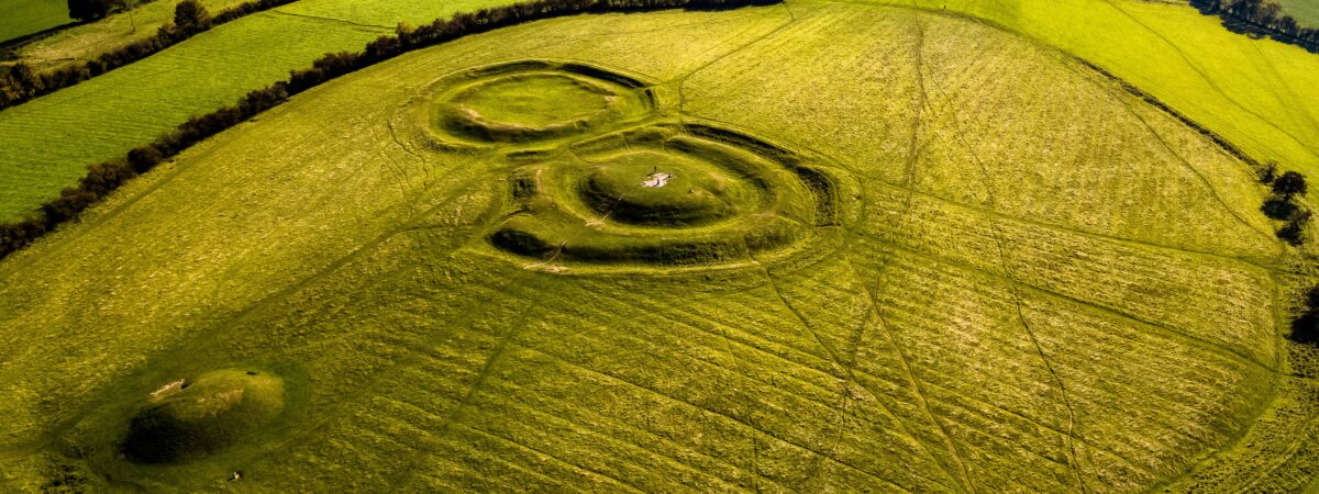La colina de Tara - Sitio arqueológico • Guide-Irlande.com