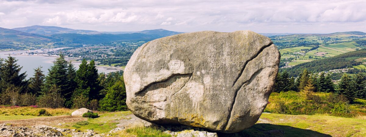 La Cloughmore Stone en Irlanda del Norte • Guide-Irlande.com